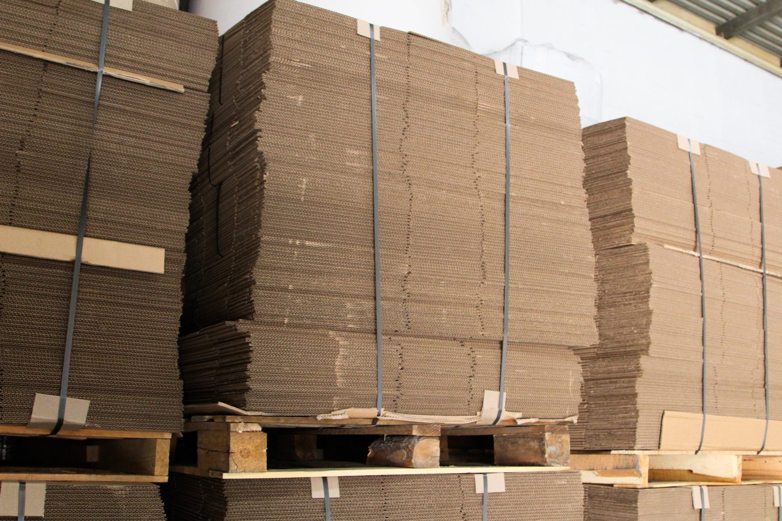 BMS, Flejes, Empaques personalizados y Esquineros de Cartón